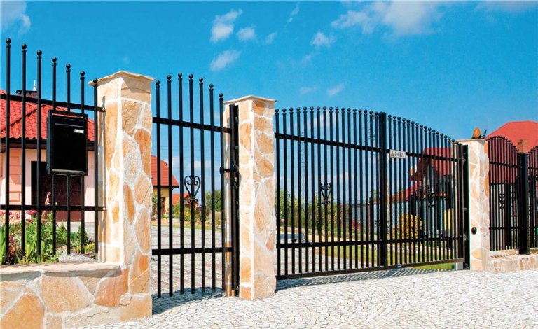 Ploty k rodinným domům i průmyslovým areálům | Max Kupka